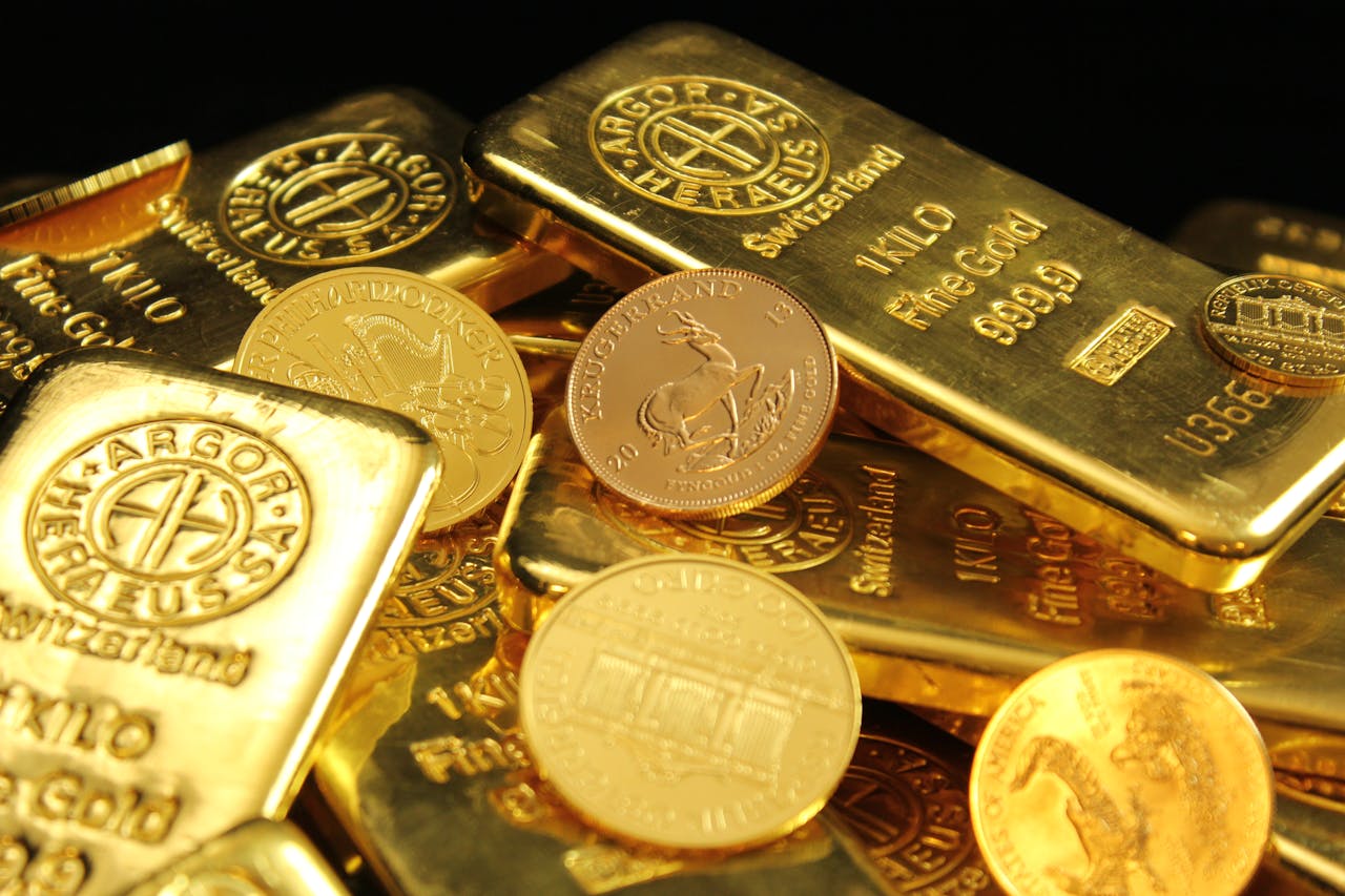 Gold Prices Surge in Volatile 2025: Kiyosaki’s Warnings and the 2026 ...